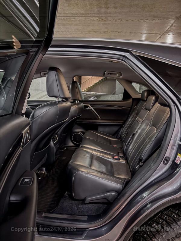Pelēks Lexus RX 2016 Tallina, ar dzinēja tilpumu 3.50 L un nobraukumu 140 tūkst. km par 28500 €, foto 11 vietnē AUTOMOTO.COM.LV