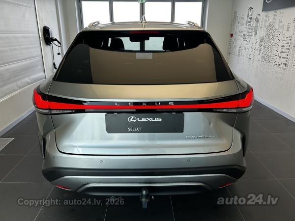 Pelēks Lexus RX 2023 Tallina, ar dzinēja tilpumu 2.50 L un nobraukumu 46 tūkst. km par 69900 €, foto 4 vietnē AUTOMOTO.COM.LV