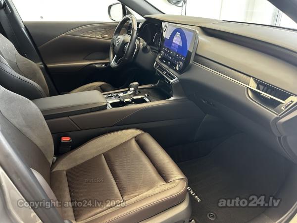 Pelēks Lexus RX 2023 Tallina, ar dzinēja tilpumu 2.50 L un nobraukumu 46 tūkst. km par 69900 €, foto 9 vietnē AUTOMOTO.COM.LV