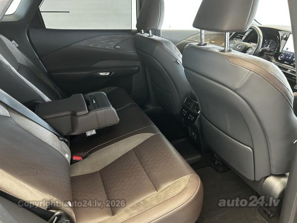 Pelēks Lexus RX 2023 Tallina, ar dzinēja tilpumu 2.50 L un nobraukumu 46 tūkst. km par 69900 €, foto 10 vietnē AUTOMOTO.COM.LV