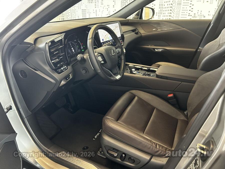 Pelēks Lexus RX 2023 Tallina, ar dzinēja tilpumu 2.50 L un nobraukumu 46 tūkst. km par 69900 €, foto 14 vietnē AUTOMOTO.COM.LV