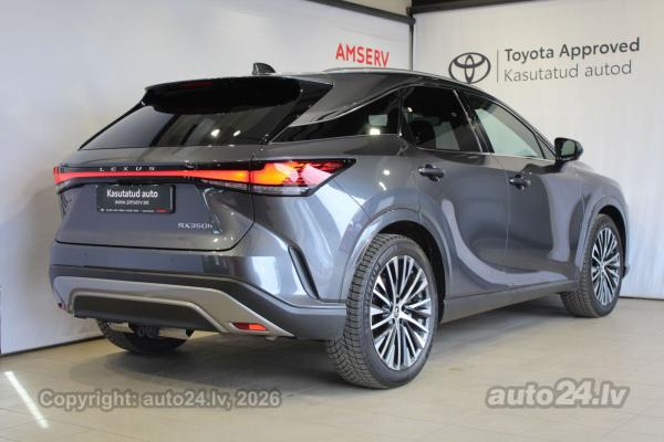 Pelēks Lexus RX 2024 Tallina, ar dzinēja tilpumu 2.50 L un nobraukumu 39 tūkst. km par 65690 €, foto 2 vietnē AUTOMOTO.COM.LV