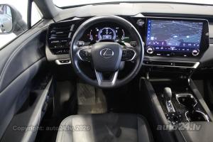 Grey Lexus RX 2024 in Tallinn, with an engine capacity of 2.50 L and mileage of 39 thousand km for 65690 €, photo 10 on AUTOMOTO.COM.LV