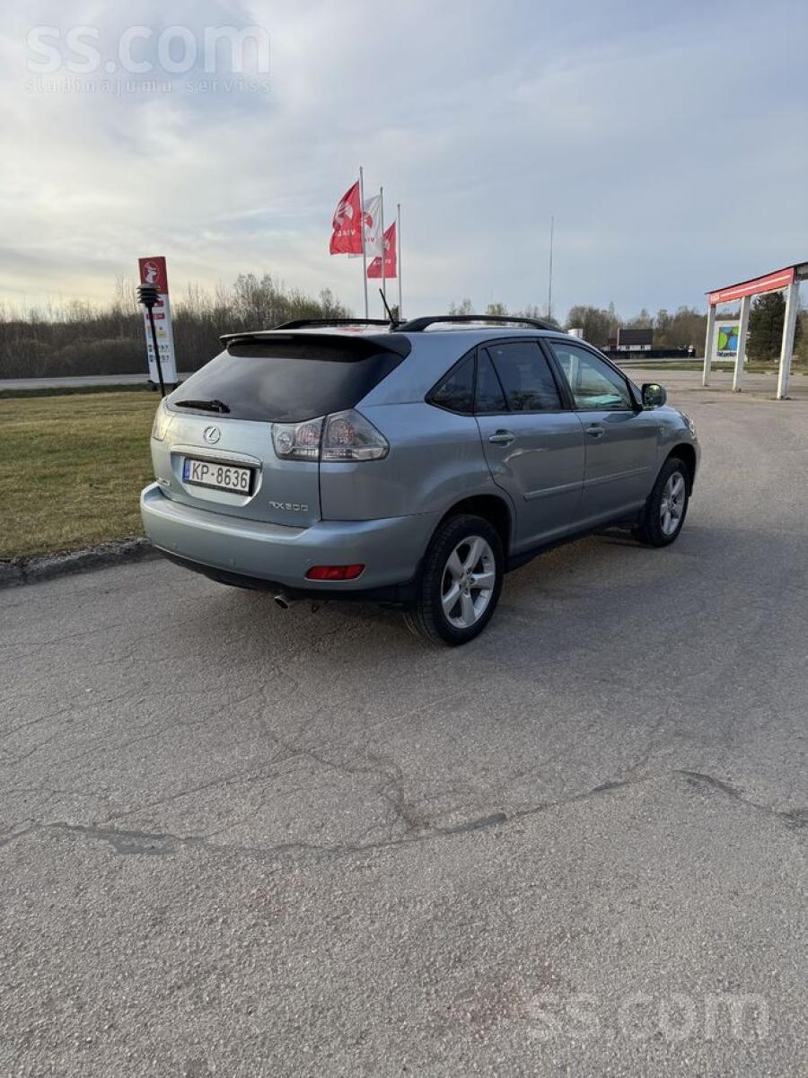 Lexus RX 2006 Rēzekne, ar dzinēja tilpumu 3.00 L un nobraukumu 422 tūkst. km par 3300 €, foto 4 vietnē AUTOMOTO.COM.LV