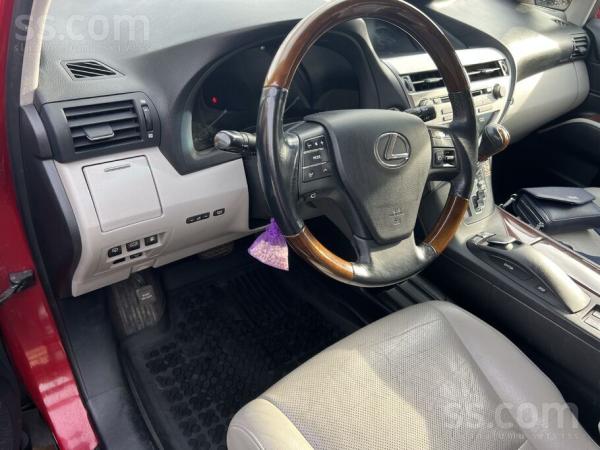 Red Lexus RX 2009 in Jurmala, with an engine capacity of 3.50 L and mileage of 318 thousand km for 8200 €, photo 9 on AUTOMOTO.COM.LV