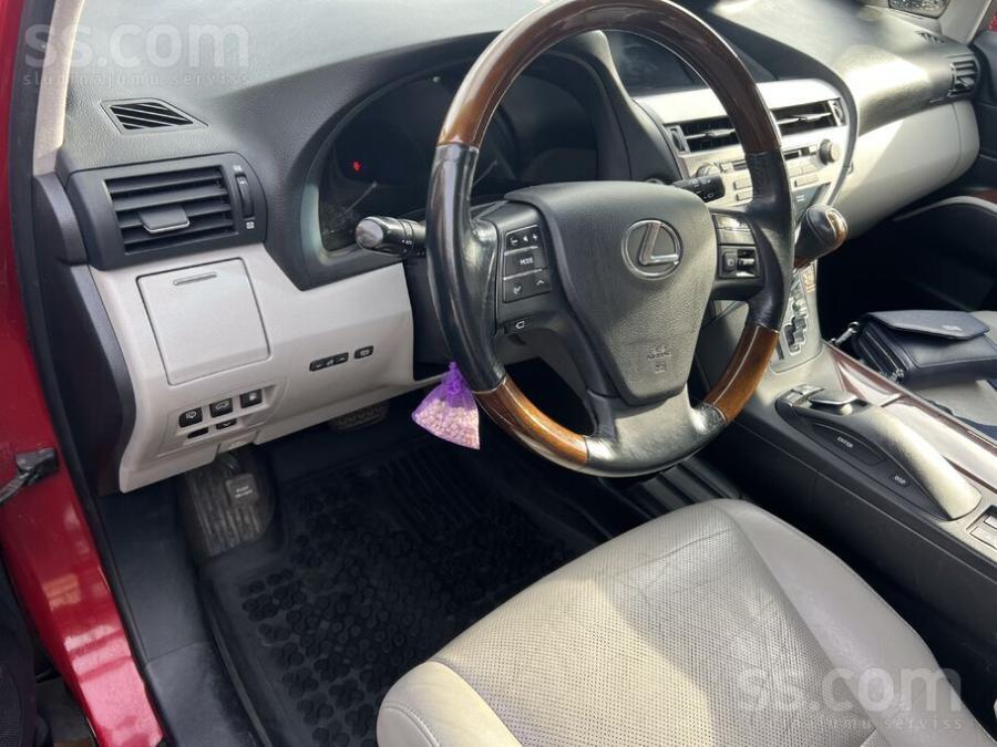 Red Lexus RX 2009 in Jurmala, with an engine capacity of 3.50 L and mileage of 318 thousand km for 8200 €, photo 10 on AUTOMOTO.COM.LV