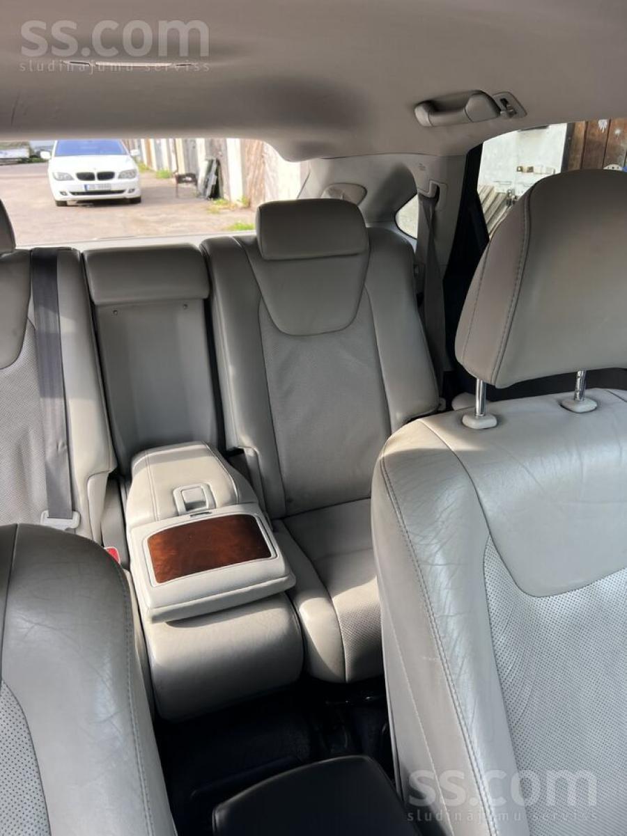 Red Lexus RX 2009 in Jurmala, with an engine capacity of 3.50 L and mileage of 318 thousand km for 8200 €, photo 15 on AUTOMOTO.COM.LV
