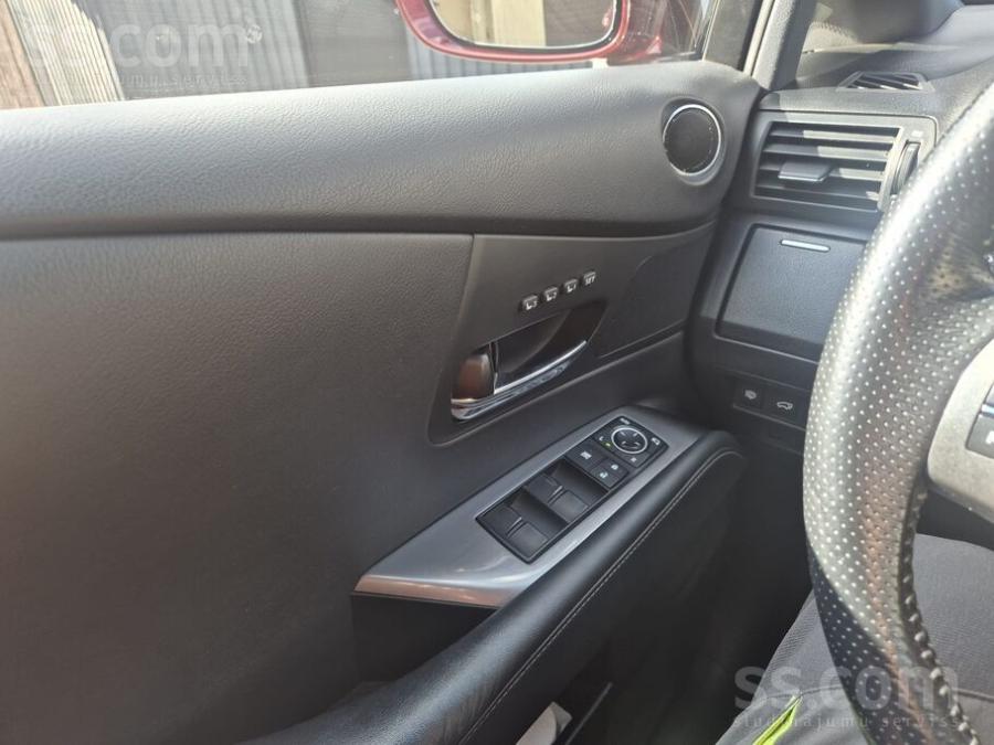 Red Lexus RX 2014 in Riga, with an engine capacity of 3.50 L and mileage of 260 thousand km for 22000 €, photo 6 on AUTOMOTO.COM.LV