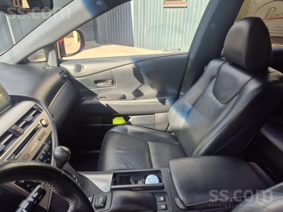 Red Lexus RX 2014 in Riga, with an engine capacity of 3.50 L and mileage of 260 thousand km for 22000 €, photo 21 on AUTOMOTO.COM.LV