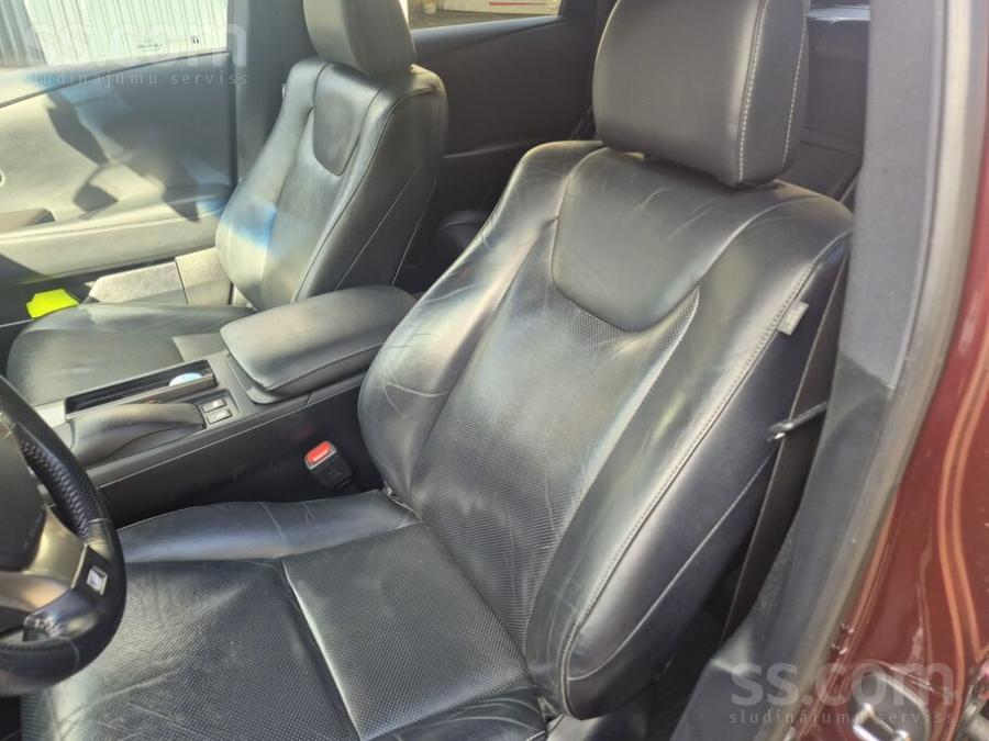 Red Lexus RX 2014 in Riga, with an engine capacity of 3.50 L and mileage of 260 thousand km for 22000 €, photo 22 on AUTOMOTO.COM.LV