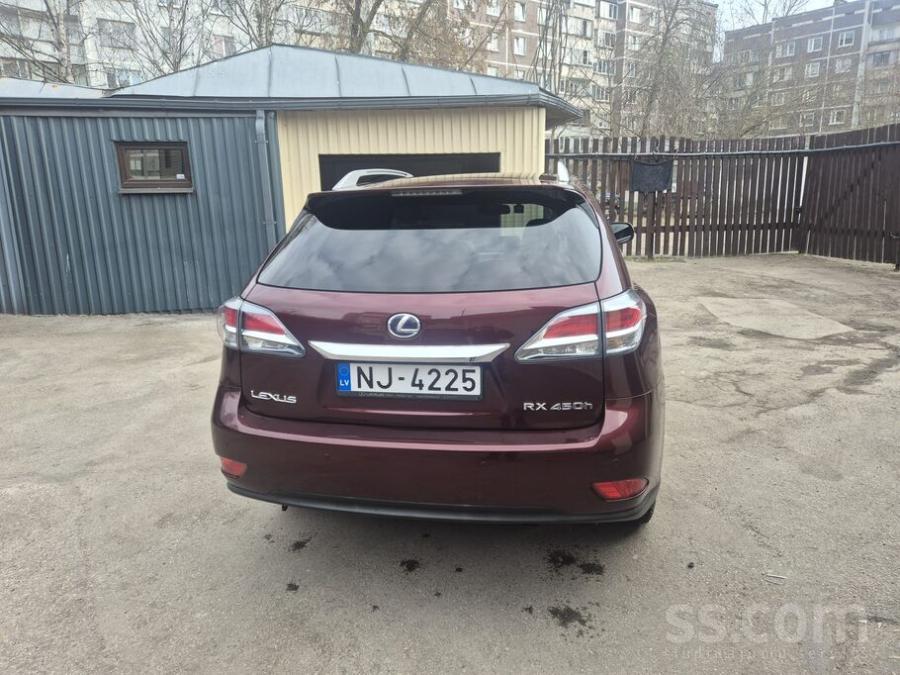 Red Lexus RX 2014 in Riga, with an engine capacity of 3.50 L and mileage of 260 thousand km for 22000 €, photo 25 on AUTOMOTO.COM.LV