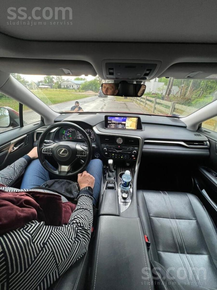 Red Lexus RX 2016 in Riga, with an engine capacity of 3.50 L and mileage of 165 thousand km for 27000 €, photo 1 on AUTOMOTO.COM.LV