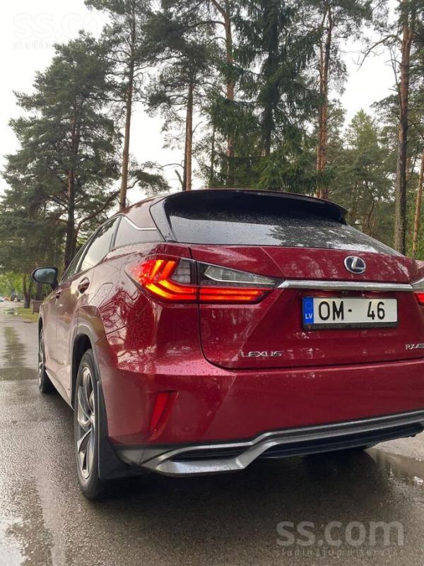 Red Lexus RX 2016 in Riga, with an engine capacity of 3.50 L and mileage of 165 thousand km for 27000 €, photo 4 on AUTOMOTO.COM.LV