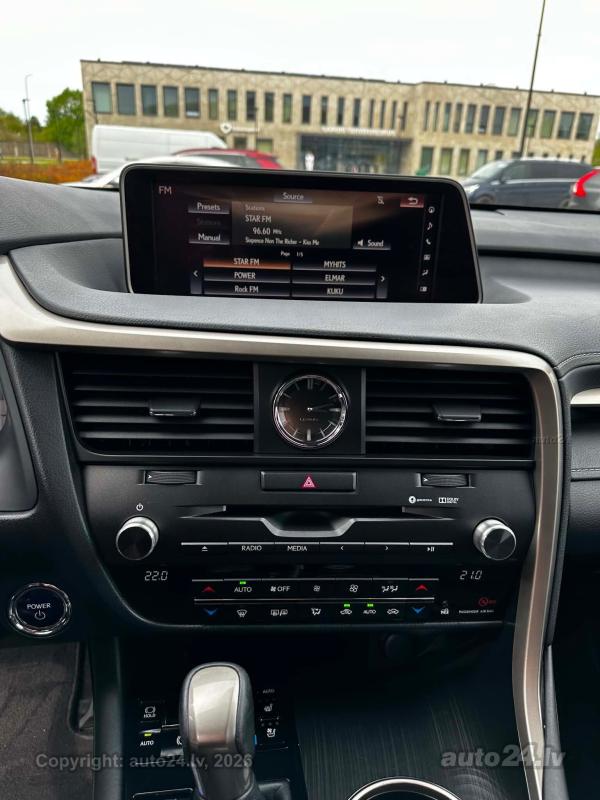 Red Lexus RX 2016 in Tallinn, with an engine capacity of 3.50 L and mileage of 243 thousand km for 29900 €, photo 7 on AUTOMOTO.COM.LV
