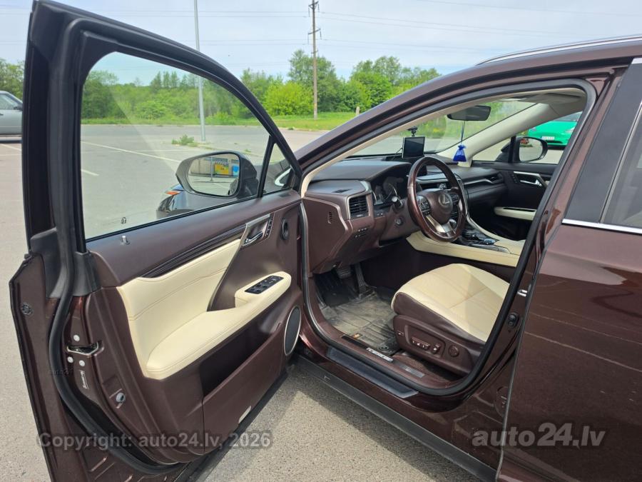 Lexus RX 2017 in Tallinn, with an engine capacity of 3.50 L and mileage of 255 thousand km for 28000 €, photo 13 on AUTOMOTO.COM.LV