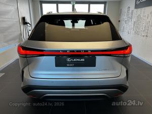 Lexus RX 2024 Tallina, ar dzinēja tilpumu 2.50 L un nobraukumu 27 tūkst. km par 68900 €, foto 4 vietnē AUTOMOTO.COM.LV