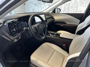 Lexus RX 2024 Tallina, ar dzinēja tilpumu 2.50 L un nobraukumu 27 tūkst. km par 68900 €, foto 14 vietnē AUTOMOTO.COM.LV