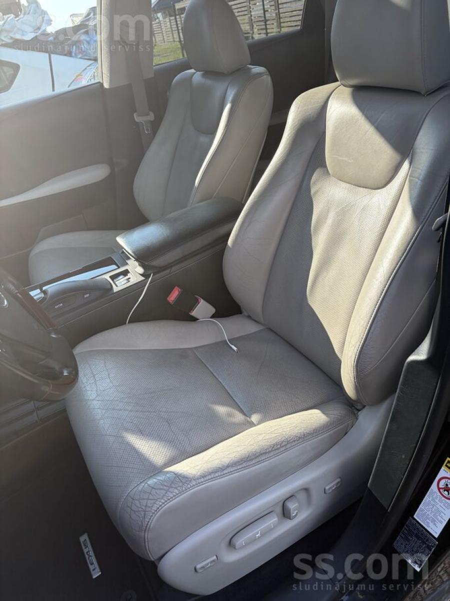 Violets Lexus RX 2010 Rīga, ar dzinēja tilpumu 3.50 L un nobraukumu 198 tūkst. km par 11200 €, foto 25 vietnē AUTOMOTO.COM.LV