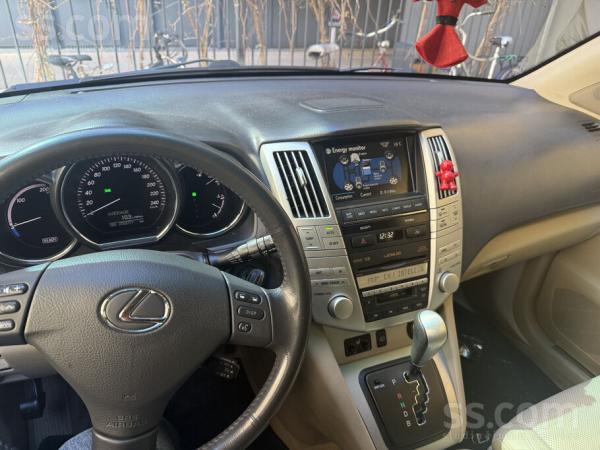 White Lexus RX 2007 in Riga, with an engine capacity of 3.00 L and mileage of 254 thousand km for 3500 €, photo 9 on AUTOMOTO.COM.LV