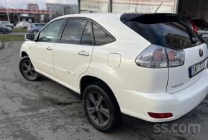 White Lexus RX 2008 in Riga, with an engine capacity of 3.50 L and mileage of 300 thousand km for 5900 €, photo 7 on AUTOMOTO.COM.LV