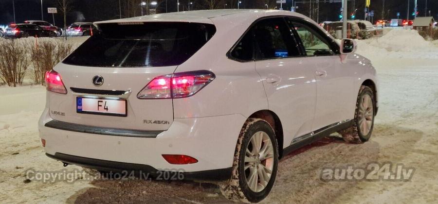 White Lexus RX 2009 in Tallinn, with an engine capacity of 3.50 L and mileage of 255 thousand km for 12999 €, photo 4 on AUTOMOTO.COM.LV