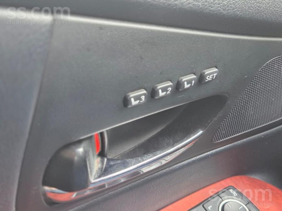 Balts Lexus RX 2009 Rīga, ar dzinēja tilpumu 3.50 L un nobraukumu 270 tūkst. km par 9000 €, foto 24 vietnē AUTOMOTO.COM.LV