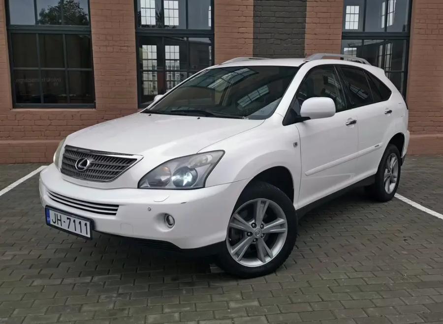 White Lexus RX 2009 in Riga, with an engine capacity of 3.30 L and mileage of 274 thousand km for 5690 €, photo 1 on AUTOMOTO.COM.LV