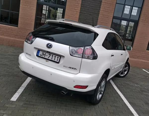 White Lexus RX 2009 in Riga, with an engine capacity of 3.30 L and mileage of 274 thousand km for 5690 €, photo 2 on AUTOMOTO.COM.LV