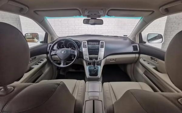 White Lexus RX 2009 in Riga, with an engine capacity of 3.30 L and mileage of 274 thousand km for 5690 €, photo 5 on AUTOMOTO.COM.LV