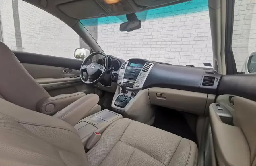 White Lexus RX 2009 in Riga, with an engine capacity of 3.30 L and mileage of 274 thousand km for 5690 €, photo 7 on AUTOMOTO.COM.LV