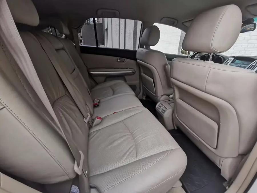 White Lexus RX 2009 in Riga, with an engine capacity of 3.30 L and mileage of 274 thousand km for 5690 €, photo 9 on AUTOMOTO.COM.LV