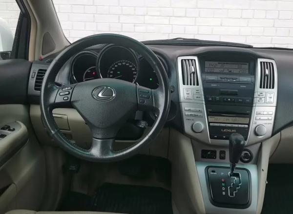 White Lexus RX 2009 in Riga, with an engine capacity of 3.30 L and mileage of 274 thousand km for 5690 €, photo 9 on AUTOMOTO.COM.LV