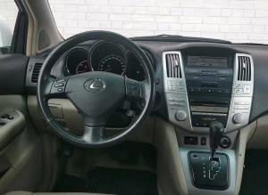 White Lexus RX 2009 in Riga, with an engine capacity of 3.30 L and mileage of 274 thousand km for 5690 €, photo 10 on AUTOMOTO.COM.LV