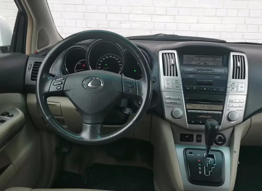 White Lexus RX 2009 in Riga, with an engine capacity of 3.30 L and mileage of 274 thousand km for 5690 €, photo 10 on AUTOMOTO.COM.LV