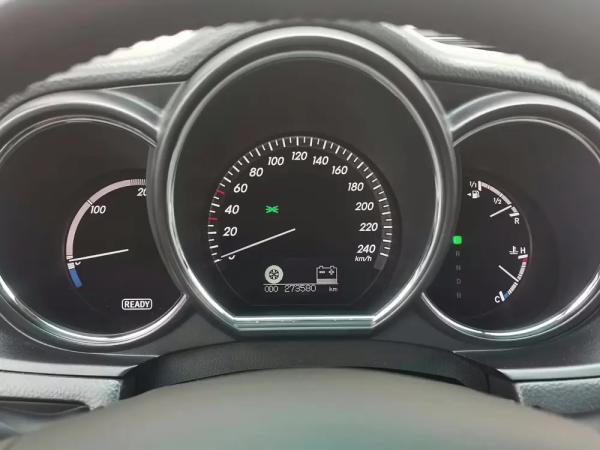 White Lexus RX 2009 in Riga, with an engine capacity of 3.30 L and mileage of 274 thousand km for 5690 €, photo 10 on AUTOMOTO.COM.LV
