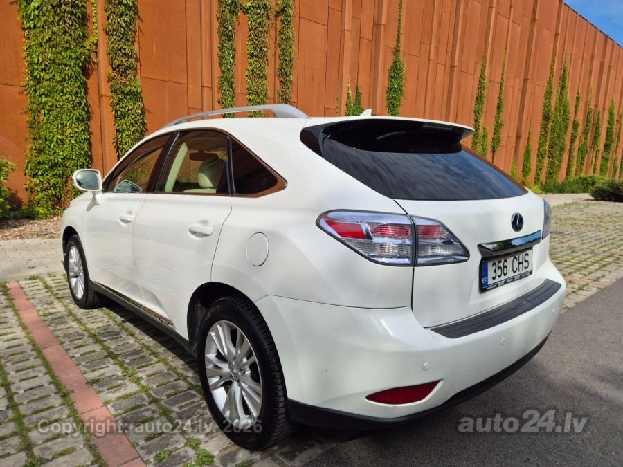 White Lexus RX 2009 in Tallinn, with an engine capacity of 3.50 L and mileage of 135 thousand km for 13900 €, photo 7 on AUTOMOTO.COM.LV