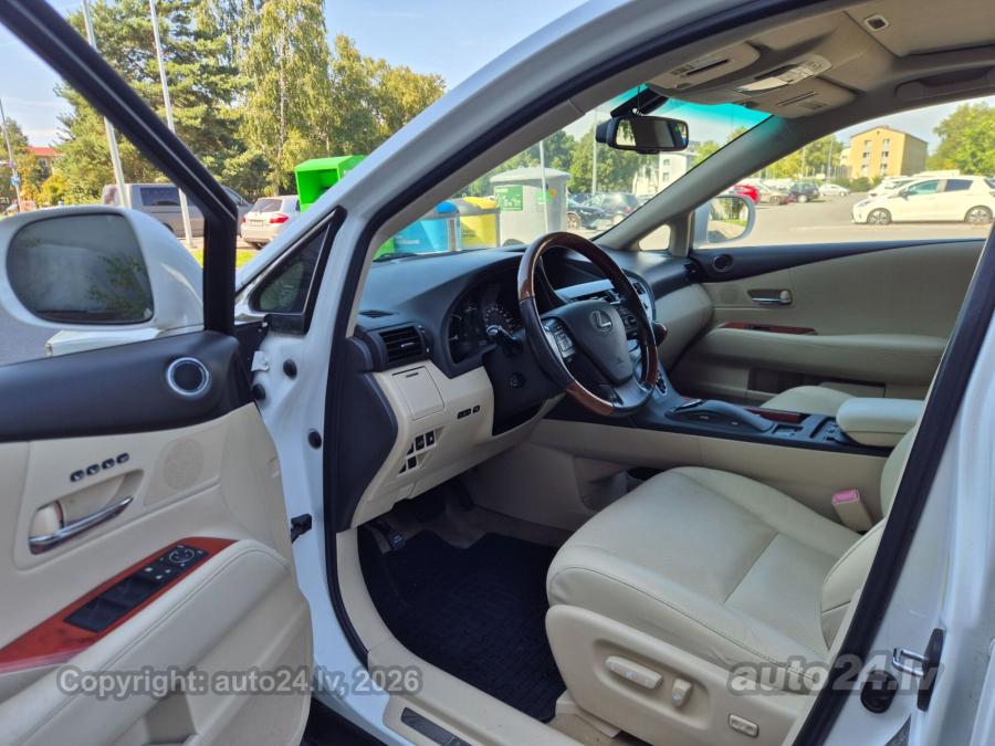 White Lexus RX 2009 in Tallinn, with an engine capacity of 3.50 L and mileage of 135 thousand km for 13900 €, photo 12 on AUTOMOTO.COM.LV