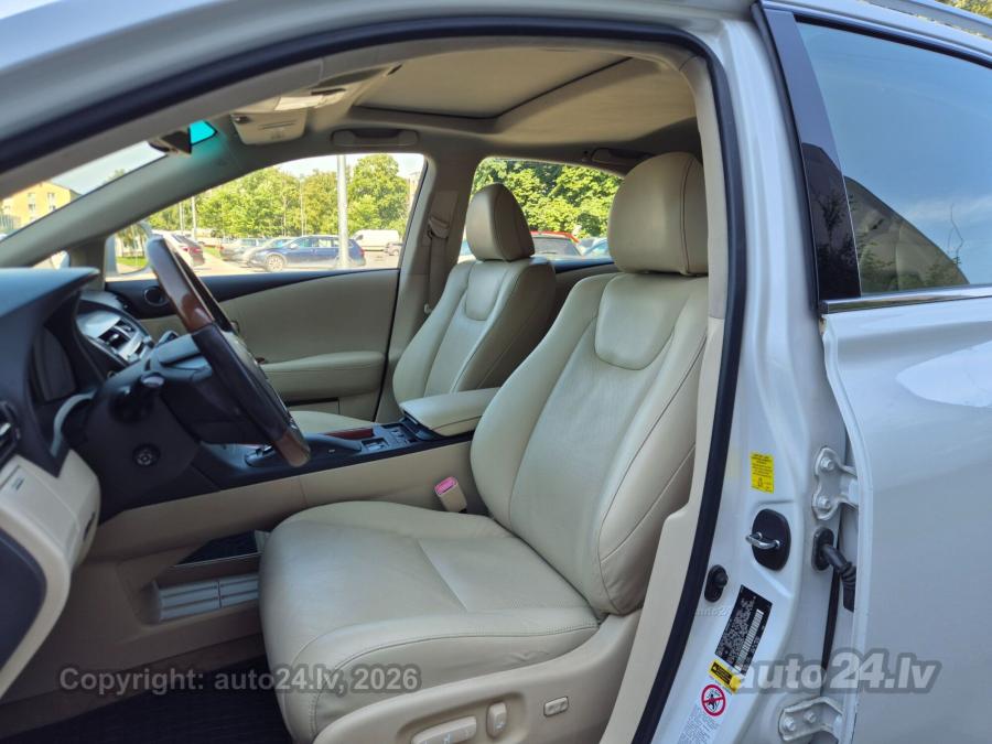 White Lexus RX 2009 in Tallinn, with an engine capacity of 3.50 L and mileage of 135 thousand km for 13900 €, photo 13 on AUTOMOTO.COM.LV