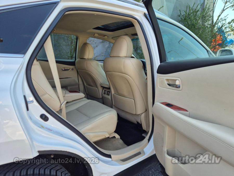 White Lexus RX 2009 in Tallinn, with an engine capacity of 3.50 L and mileage of 135 thousand km for 13900 €, photo 16 on AUTOMOTO.COM.LV