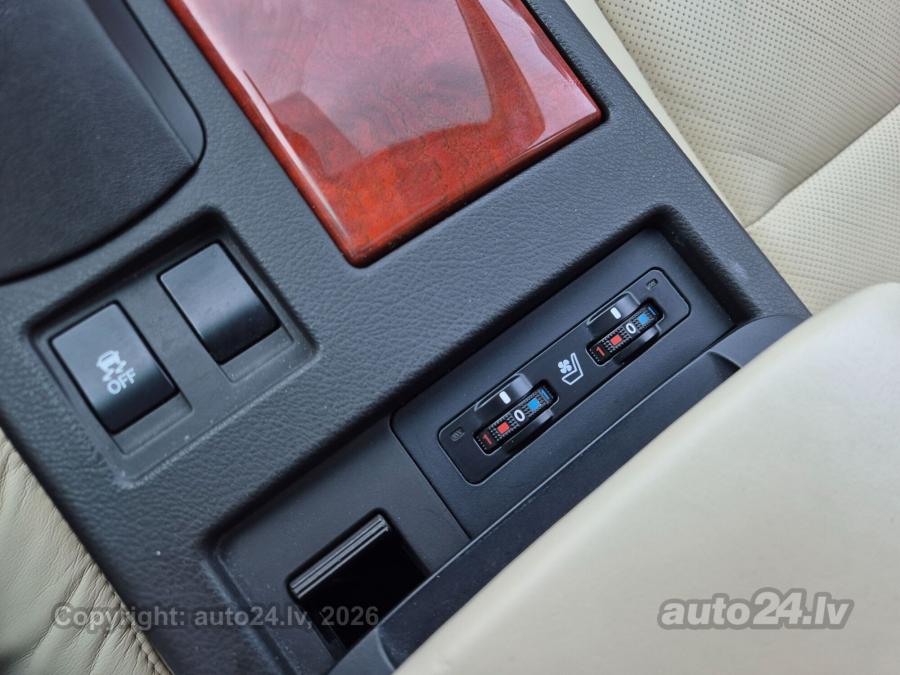 White Lexus RX 2009 in Tallinn, with an engine capacity of 3.50 L and mileage of 135 thousand km for 13900 €, photo 20 on AUTOMOTO.COM.LV