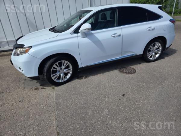White Lexus RX 2009 in Riga, with an engine capacity of 3.50 L and mileage of 272 thousand km for 9200 €, photo 3 on AUTOMOTO.COM.LV
