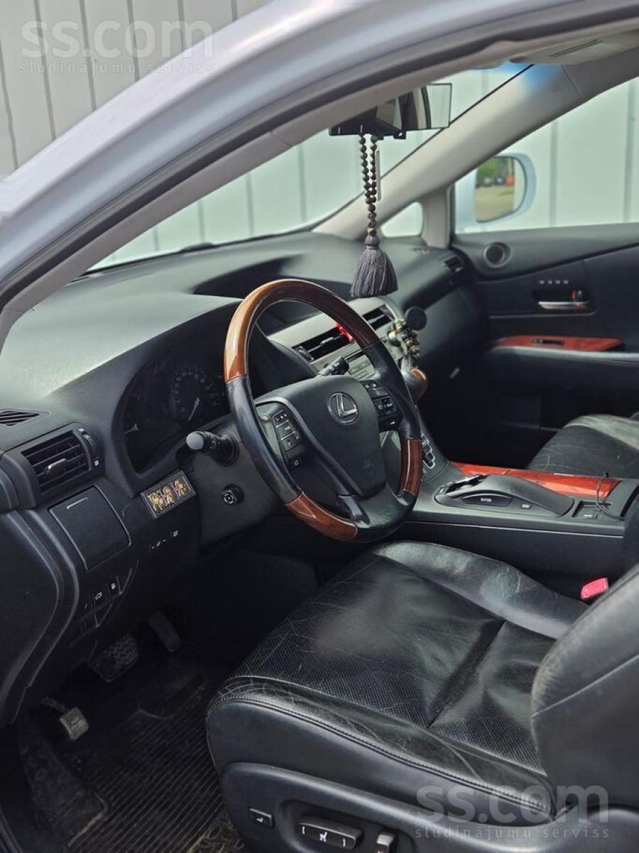 Balts Lexus RX 2009 Rīga, ar dzinēja tilpumu 3.50 L un nobraukumu 272 tūkst. km par 9200 €, foto 23 vietnē AUTOMOTO.COM.LV