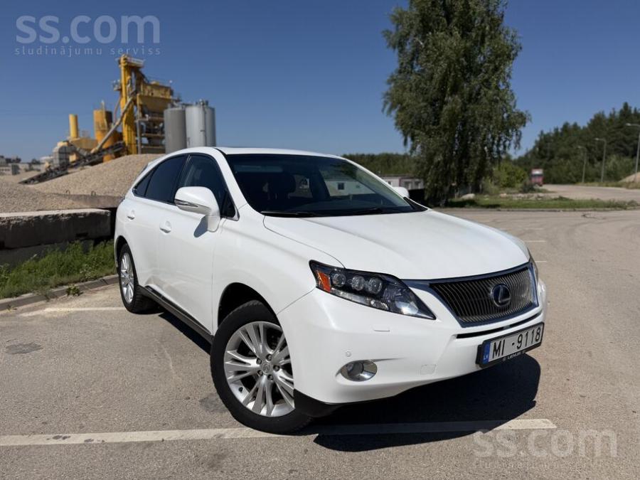 White Lexus RX 2010 in Daugavpils, with an engine capacity of 3.50 L and mileage of 260 thousand km for 13000 €, photo 1 on AUTOMOTO.COM.LV