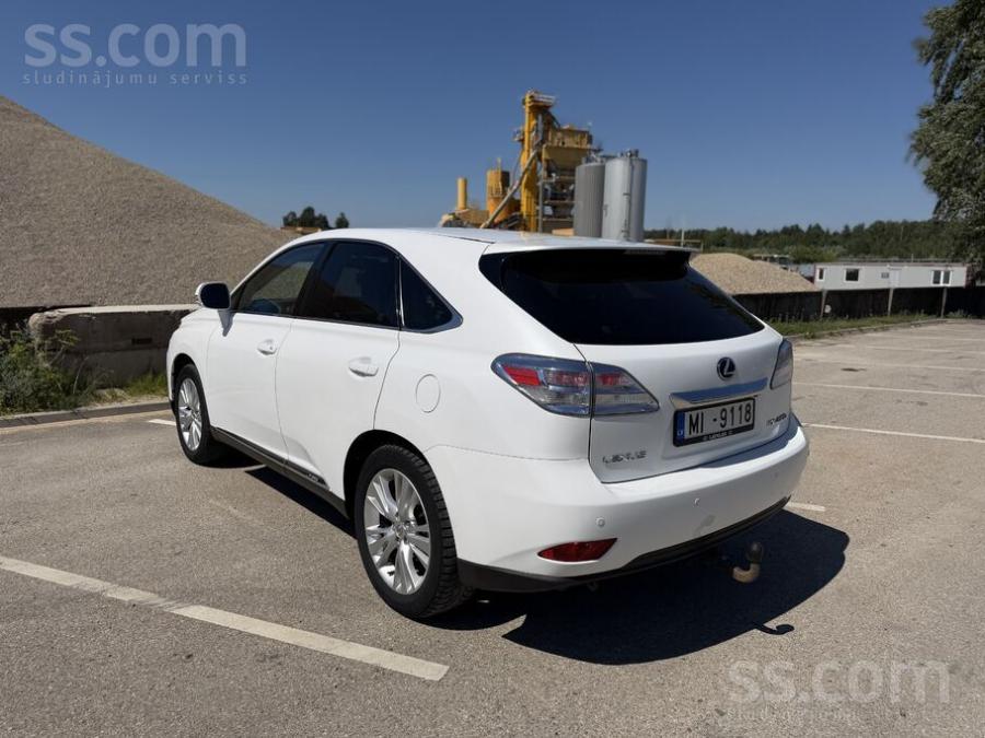 White Lexus RX 2010 in Daugavpils, with an engine capacity of 3.50 L and mileage of 260 thousand km for 13000 €, photo 5 on AUTOMOTO.COM.LV
