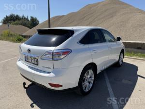 White Lexus RX 2010 in Daugavpils, with an engine capacity of 3.50 L and mileage of 260 thousand km for 13000 €, photo 7 on AUTOMOTO.COM.LV