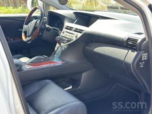 White Lexus RX 2010 in Daugavpils, with an engine capacity of 3.50 L and mileage of 260 thousand km for 13000 €, photo 13 on AUTOMOTO.COM.LV