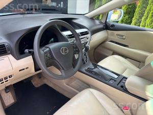 White Lexus RX 2010 in Riga, with an engine capacity of 4.50 L and mileage of 183 thousand km for 11700 €, photo 4 on AUTOMOTO.COM.LV