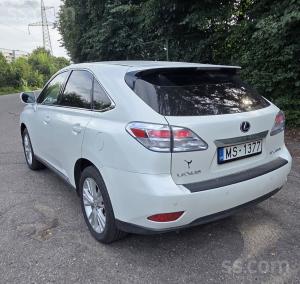 White Lexus RX 2010 in Riga, with an engine capacity of 3.50 L and mileage of 203 thousand km for 10000 €, photo 3 on AUTOMOTO.COM.LV