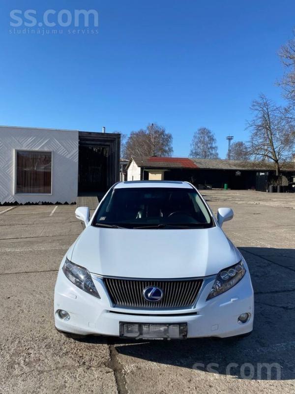 White Lexus RX 2010 in Riga, with an engine capacity of 3.50 L and mileage of 269 thousand km for 8700 €, photo 6 on AUTOMOTO.COM.LV