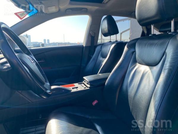 White Lexus RX 2010 in Riga, with an engine capacity of 3.50 L and mileage of 269 thousand km for 8700 €, photo 9 on AUTOMOTO.COM.LV